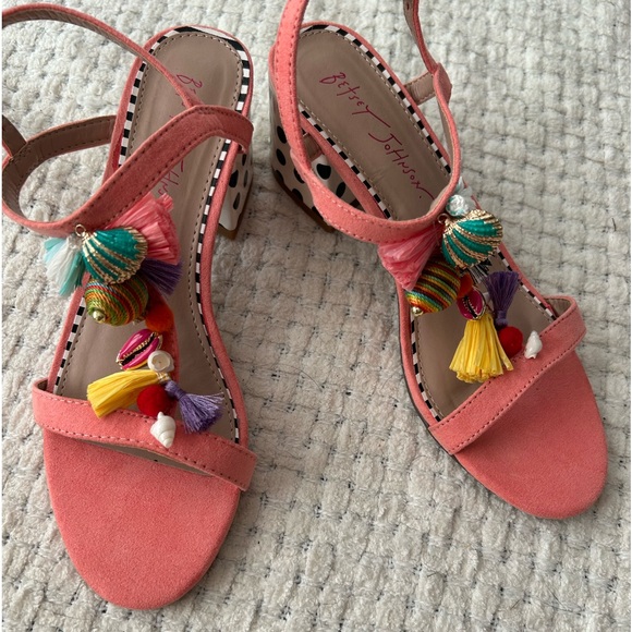 Betsey Johnson | Shoes | New Betsy Johnson Coral Sided Sandal 7 ...
